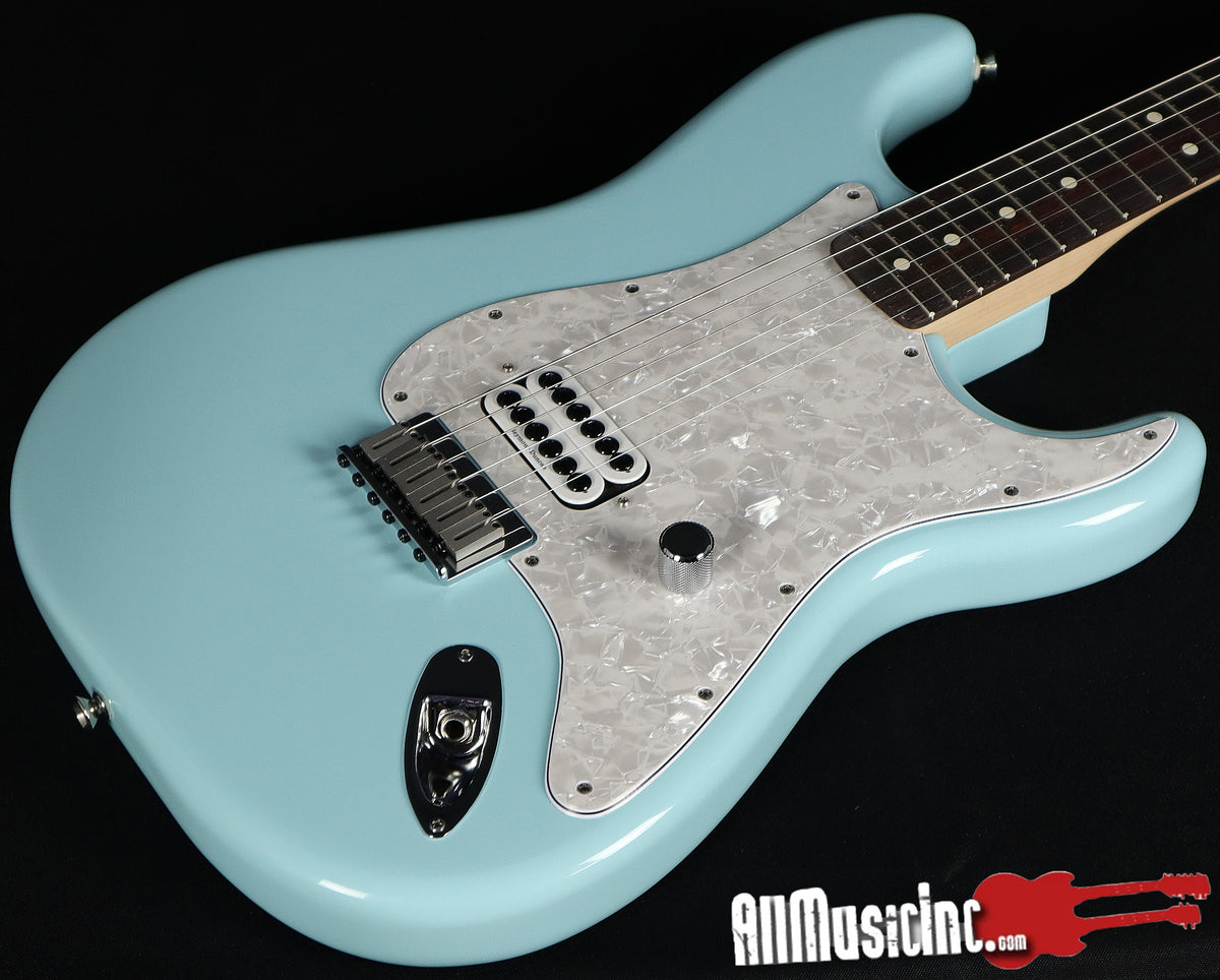 Fender Tom Delonge Artist Daphne Blue Stratocaster Electric Guitar ...