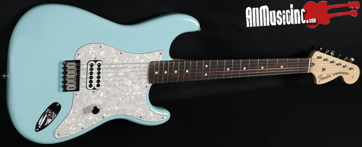 Fender Tom Delonge Artist Daphne Blue Stratocaster Electric Guitar ...